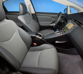 2014 Toyota Prius Liftback Overview | AutoGuide.com