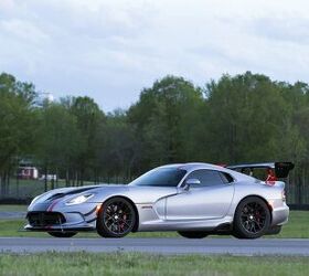2016 Viper ACR Returns to Rule Race Tracks | AutoGuide.com